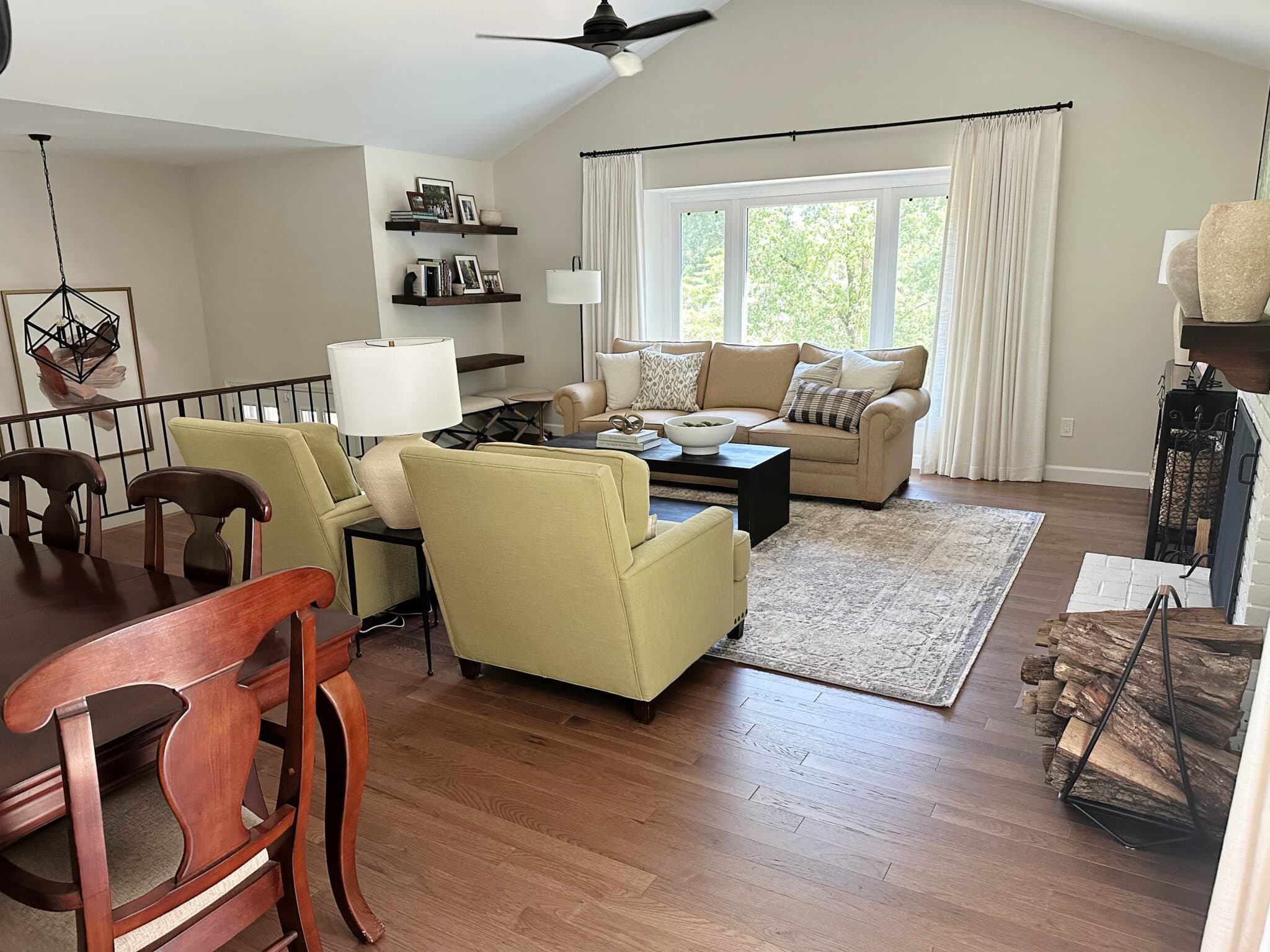 The Best 'Colors' to Accent Pink Wood or Pickled Oak Finishes