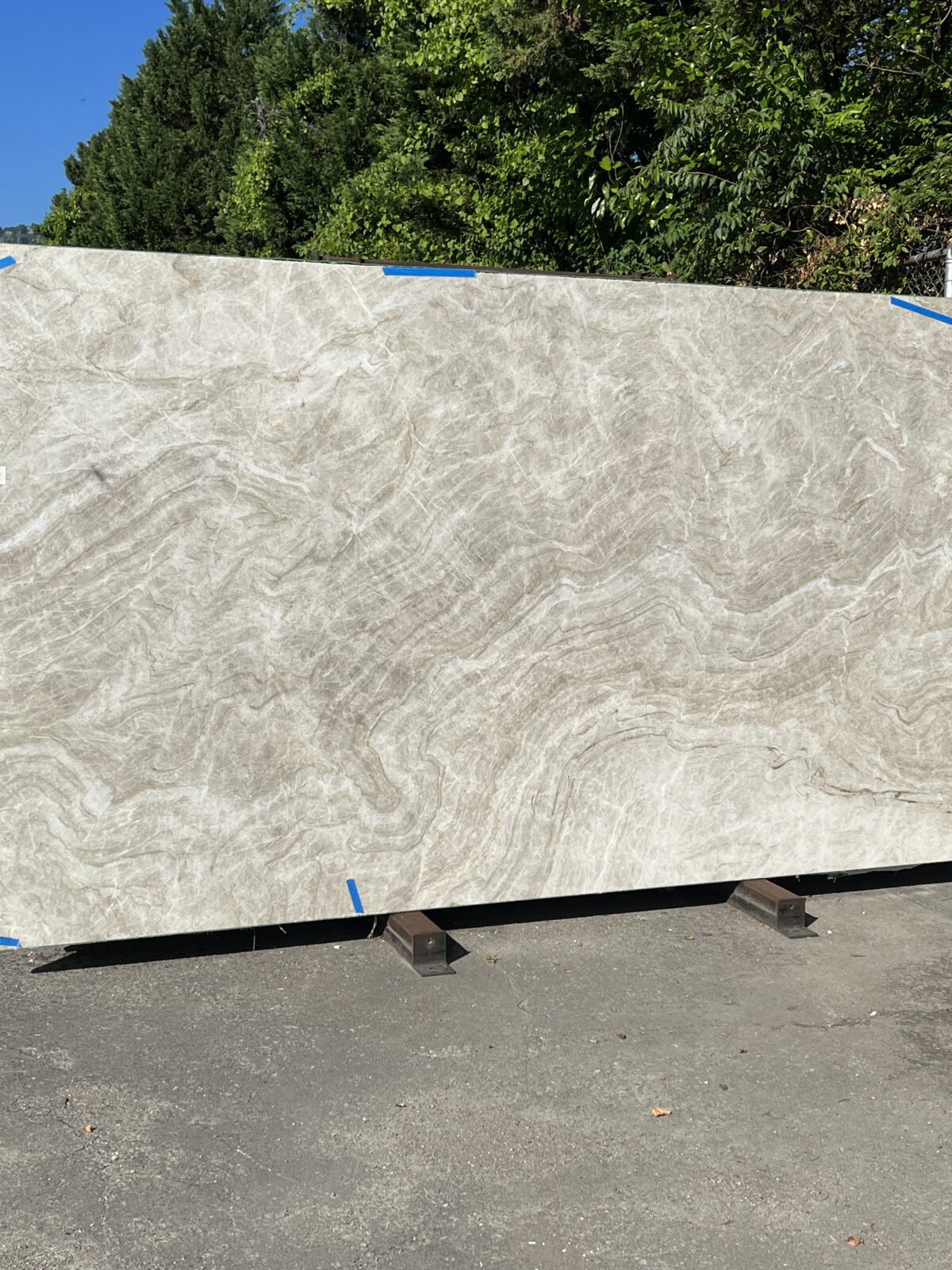 The 13 Best Warm Quartz Countertops (2025)