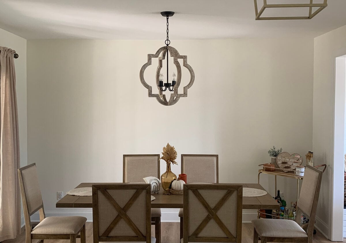 Benjamin Moore CLOUD WHITE OC-130 or CC-40: Paint Color Review