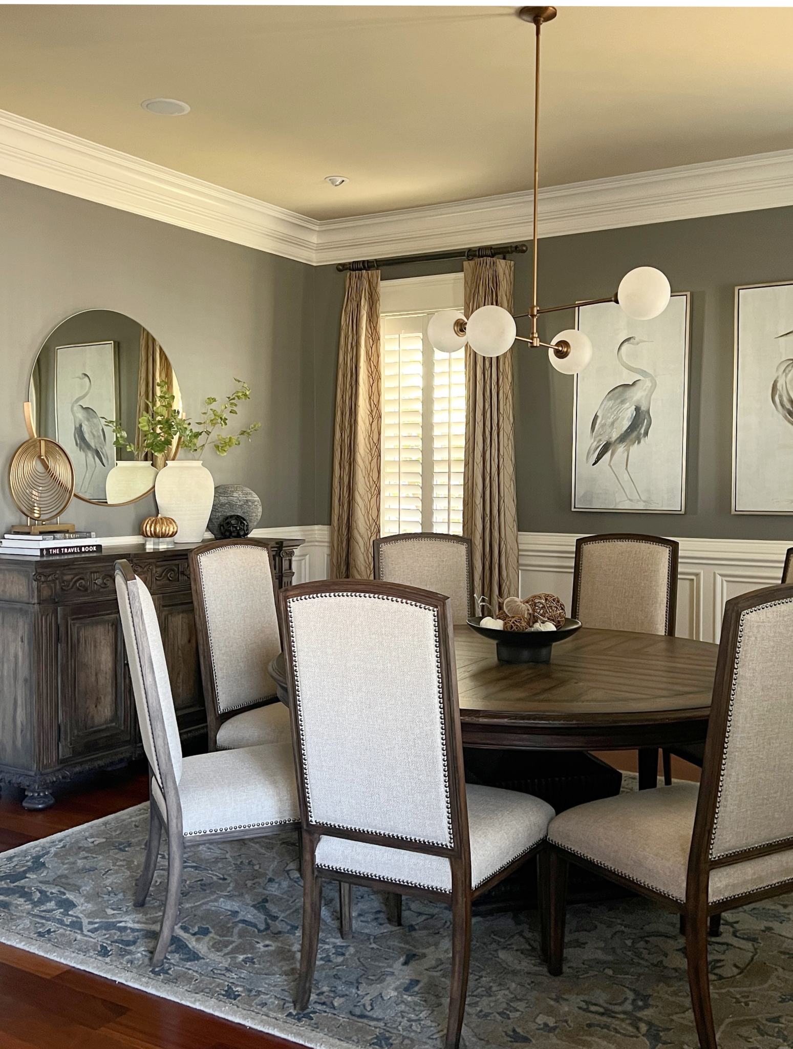 Benjamin Moore Metropolis CC-546: Paint Color Review