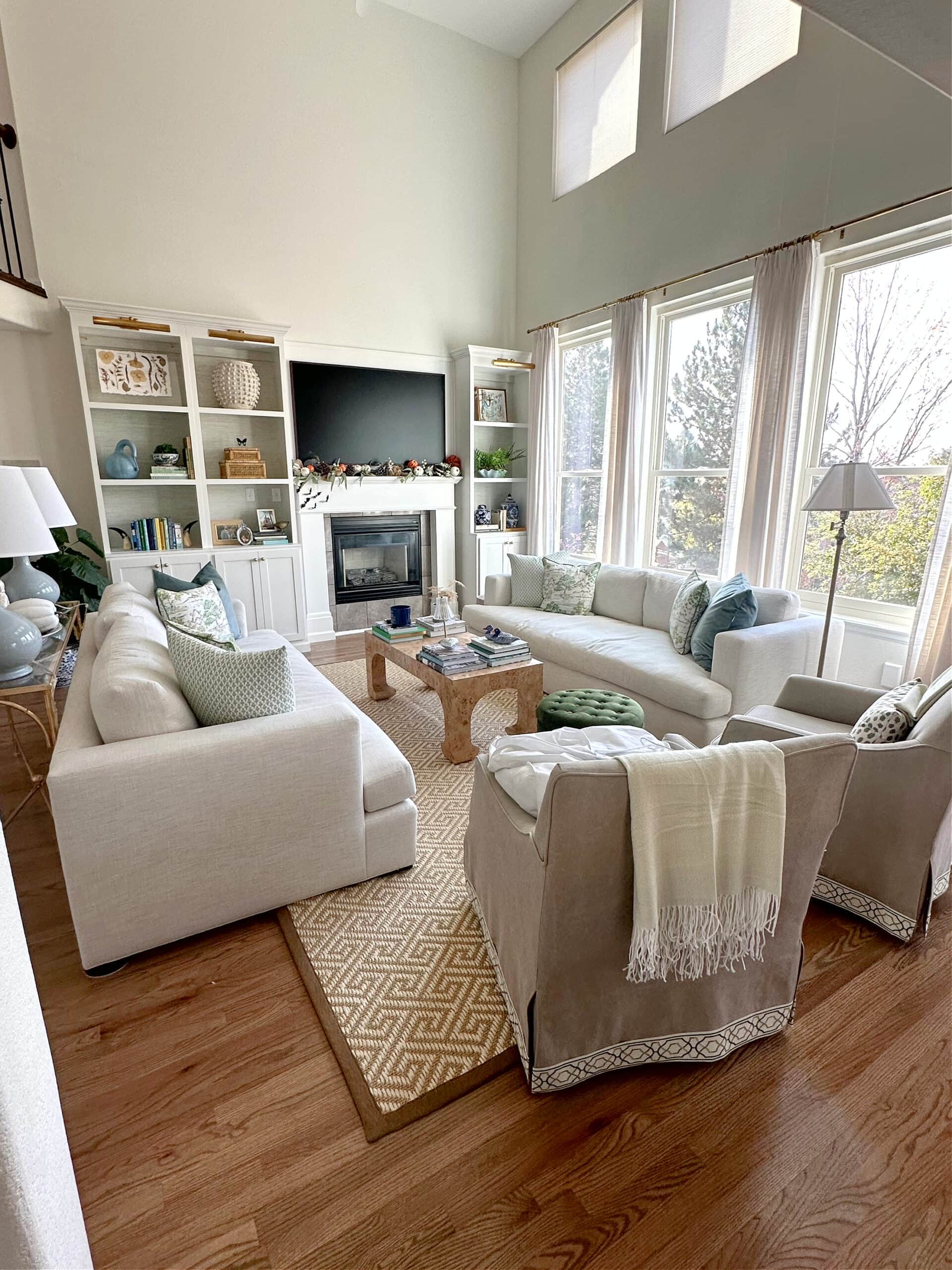 Sherwin Williams Pearly White SW 7009: Paint Color Review