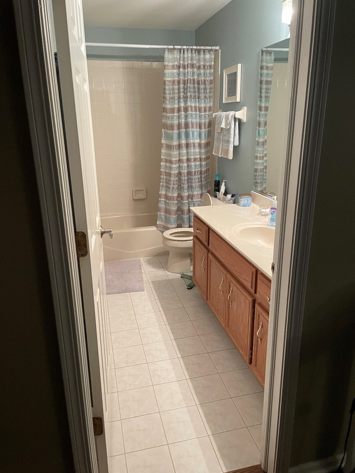 The Best Paint Colours for an Almond / Bone Bathroom