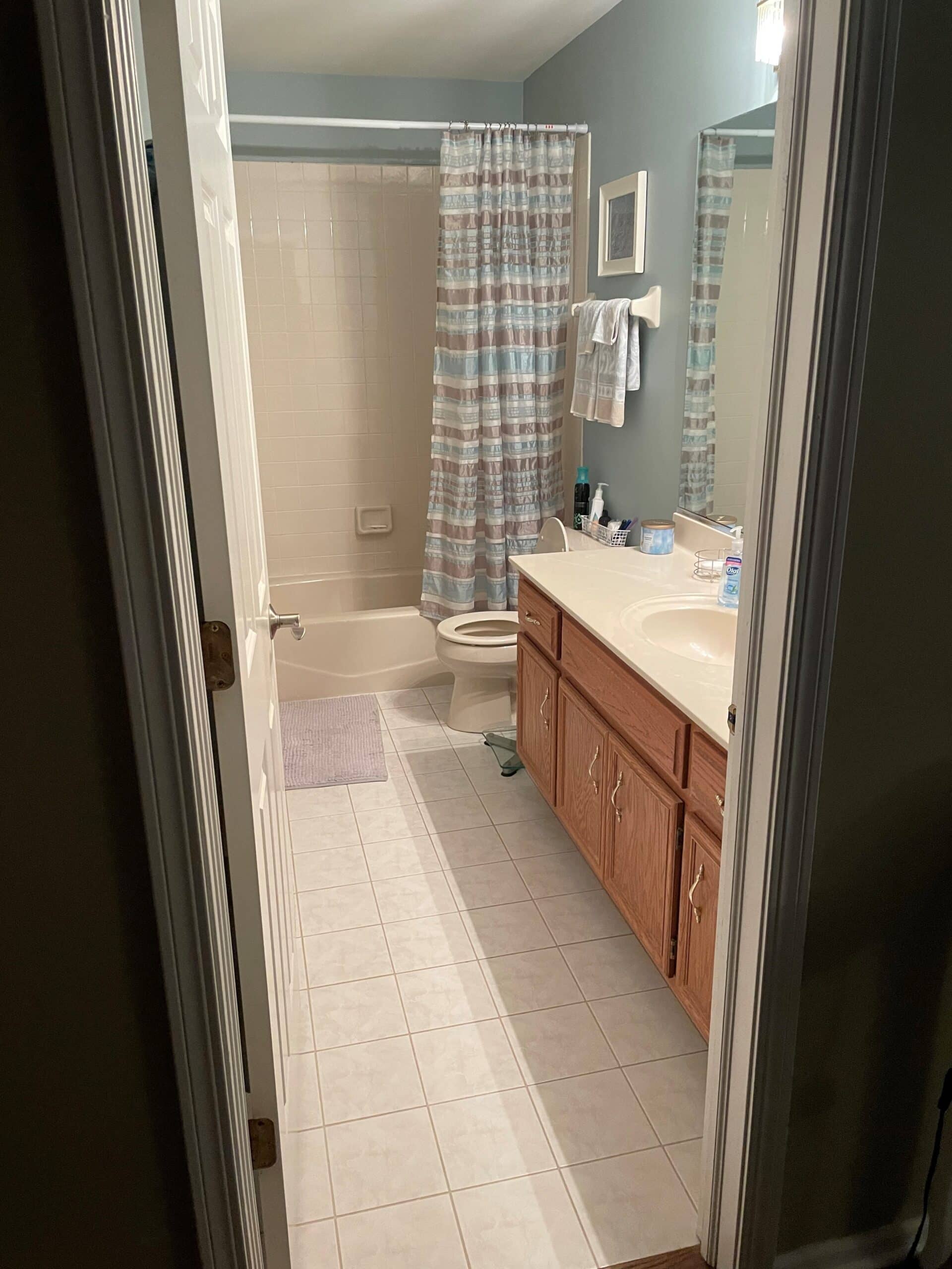 The Best Paint Colours for an Almond / Bone Bathroom