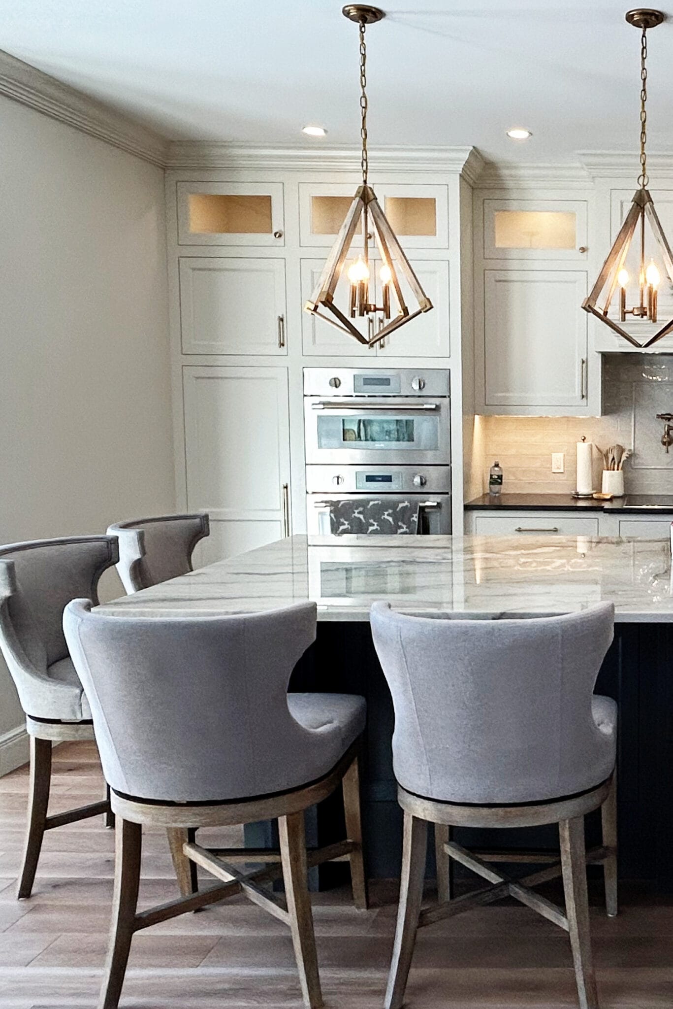 Sherwin Williams Pearly White SW 7009: Paint Color Review