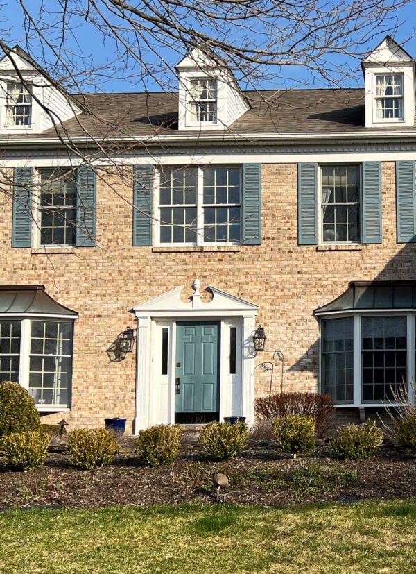 The 5 Best Shutter Colors for Brick Exteriors (HOA-FRIENDLY!)