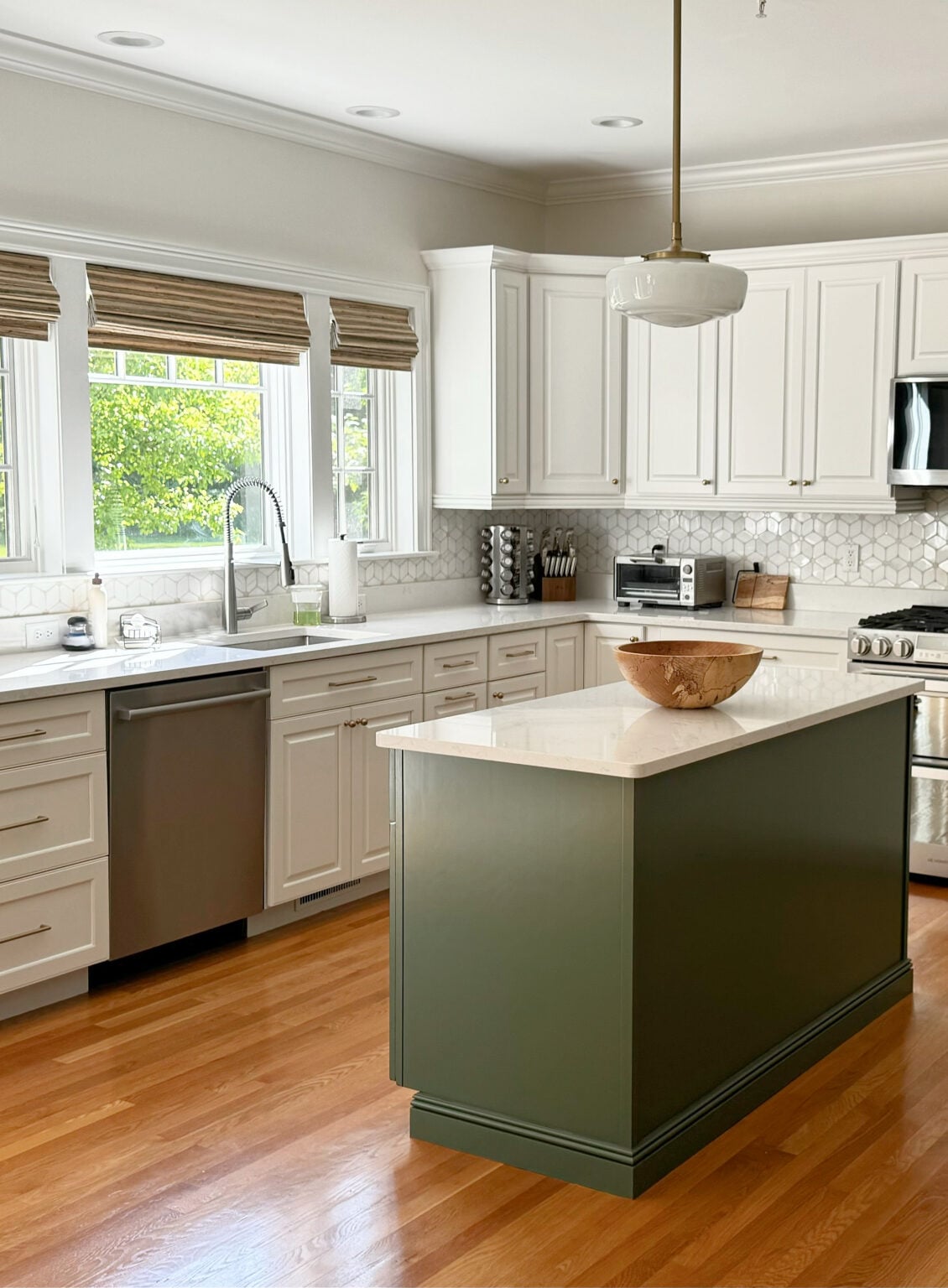 The 8 Best LIGHT Paint Colors for Home Staging (Selling)