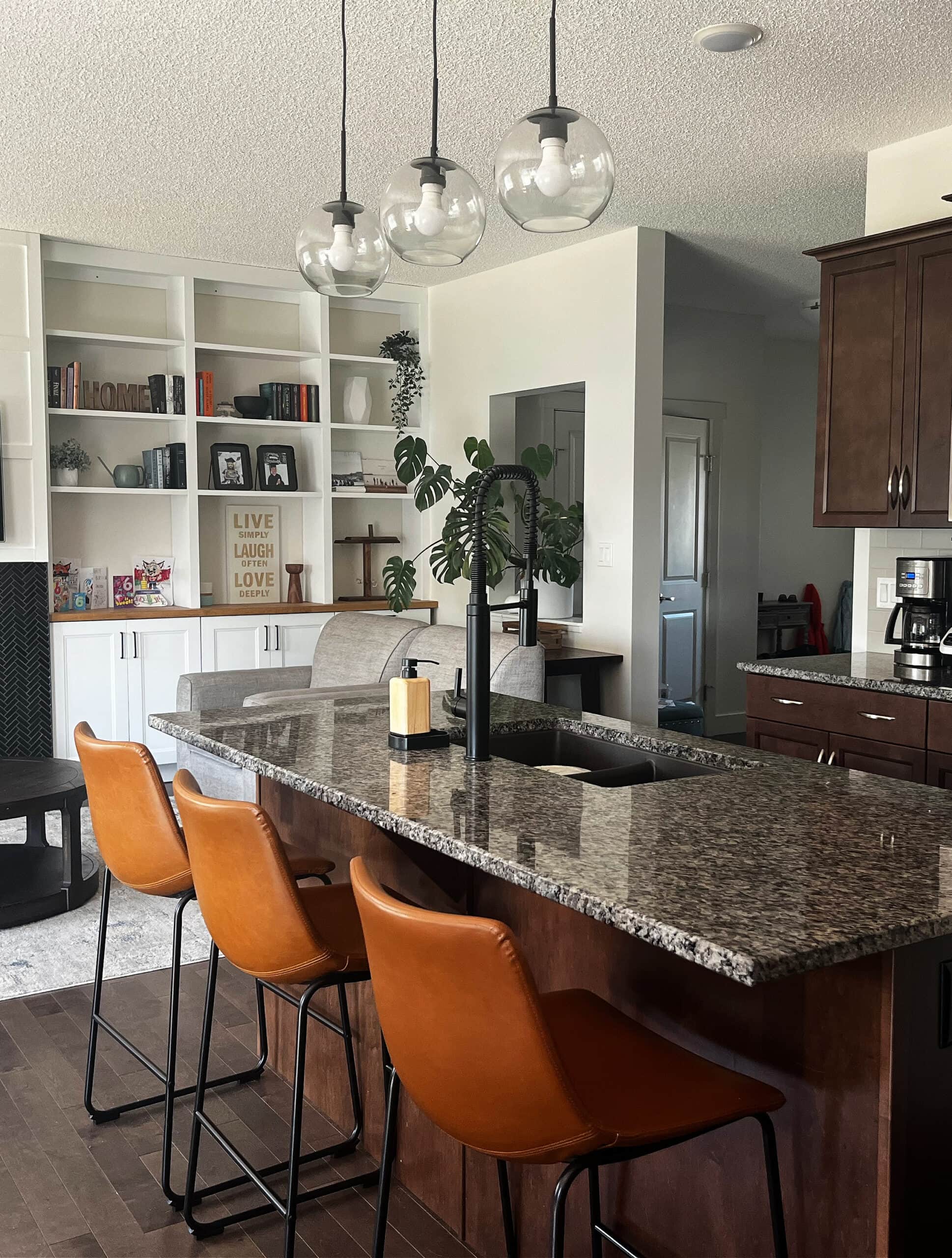 Benjamin Moore Chantilly Lace OC-65: Undertones, LRV, & Best Uses