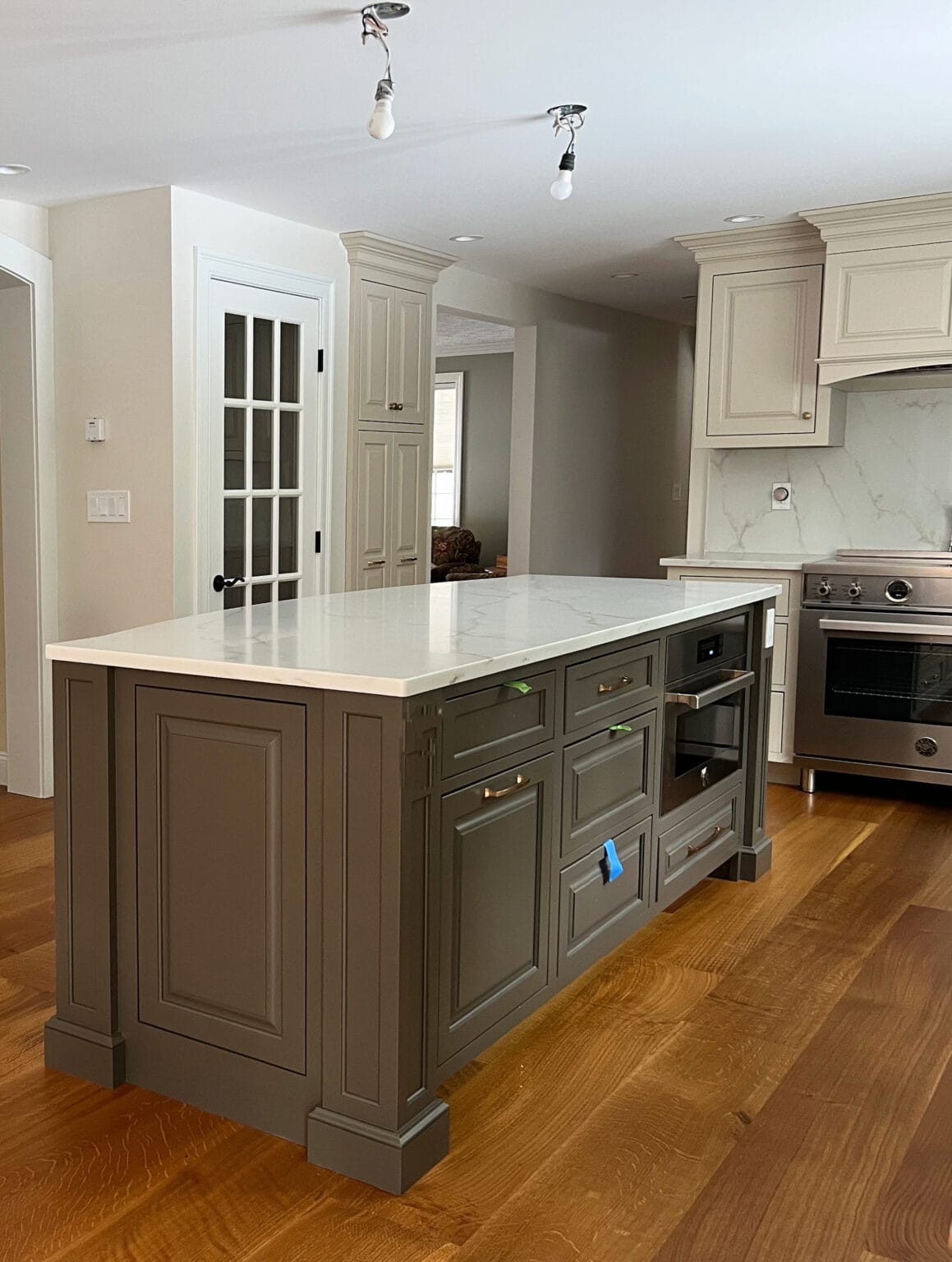 Cashmere Kitchen Ideas for 2026: Cabinets, Colors, Finishes & More