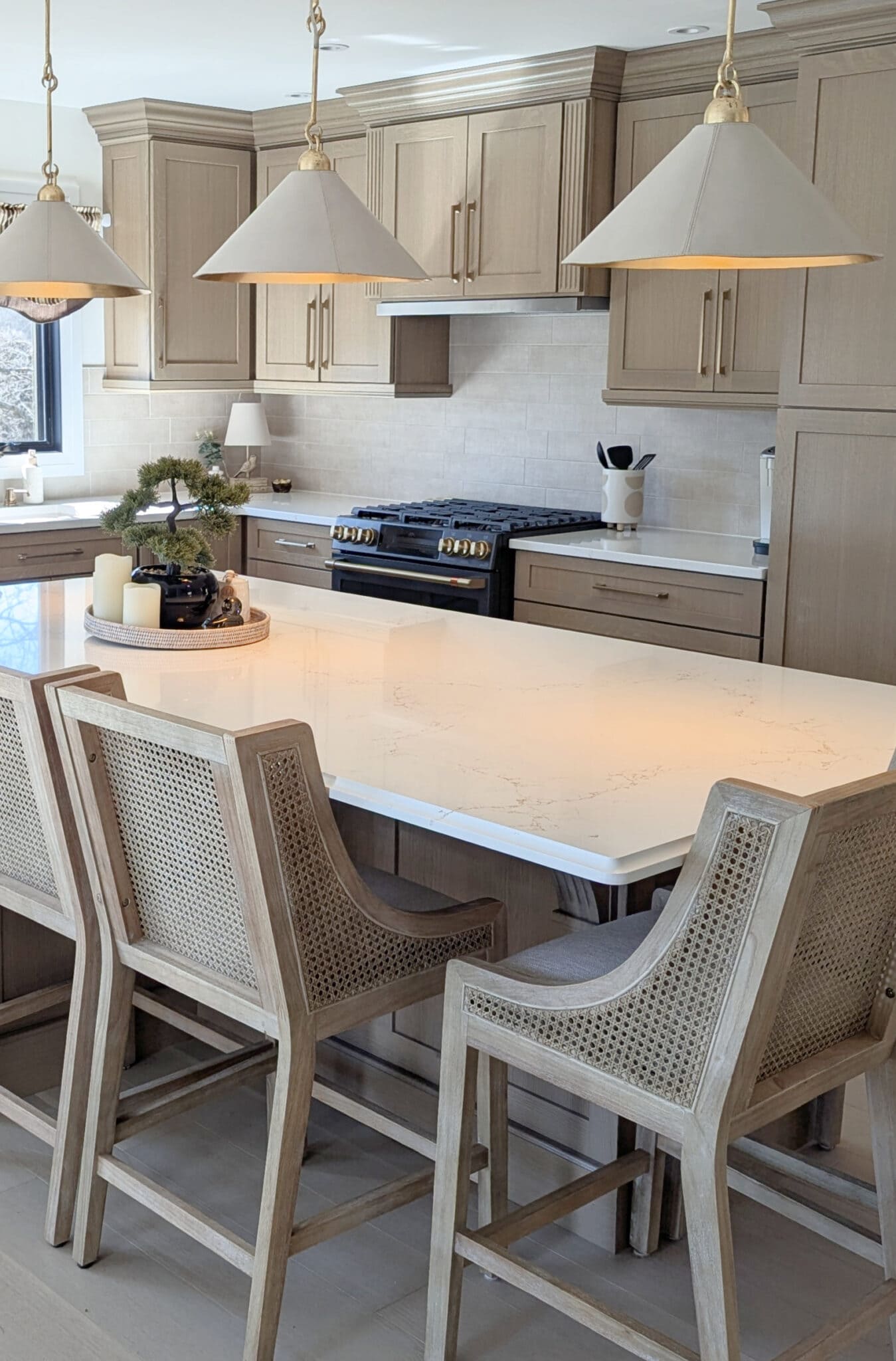 The 13 Best Warm Quartz Countertops (2026)
