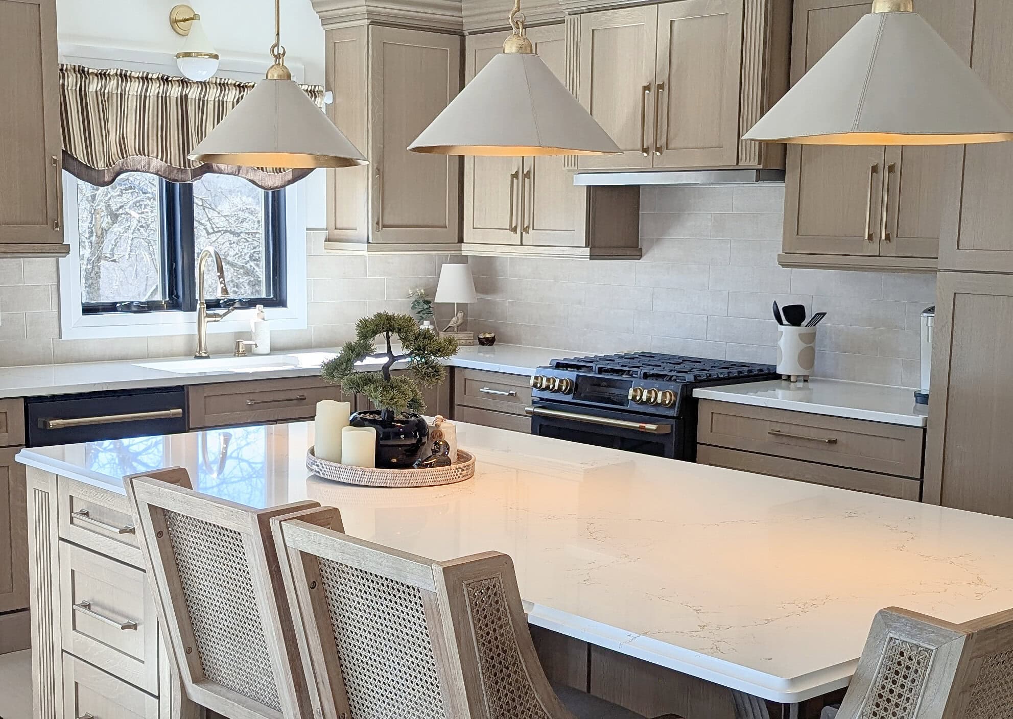 The Best Warm Quartz Countertops (for Warm Homes &/or Beige Tile Floors)